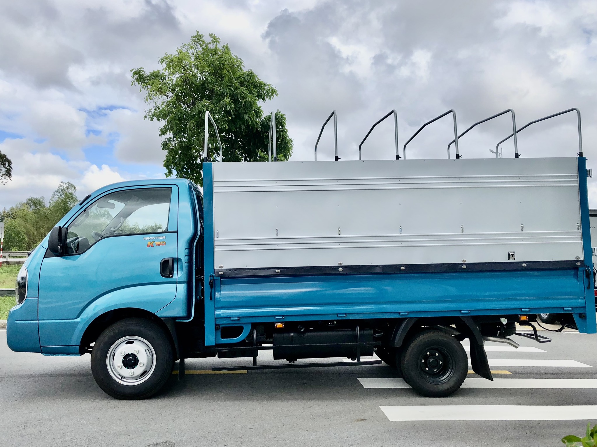 Xe tải nhẹ Kia K150 mui bạt